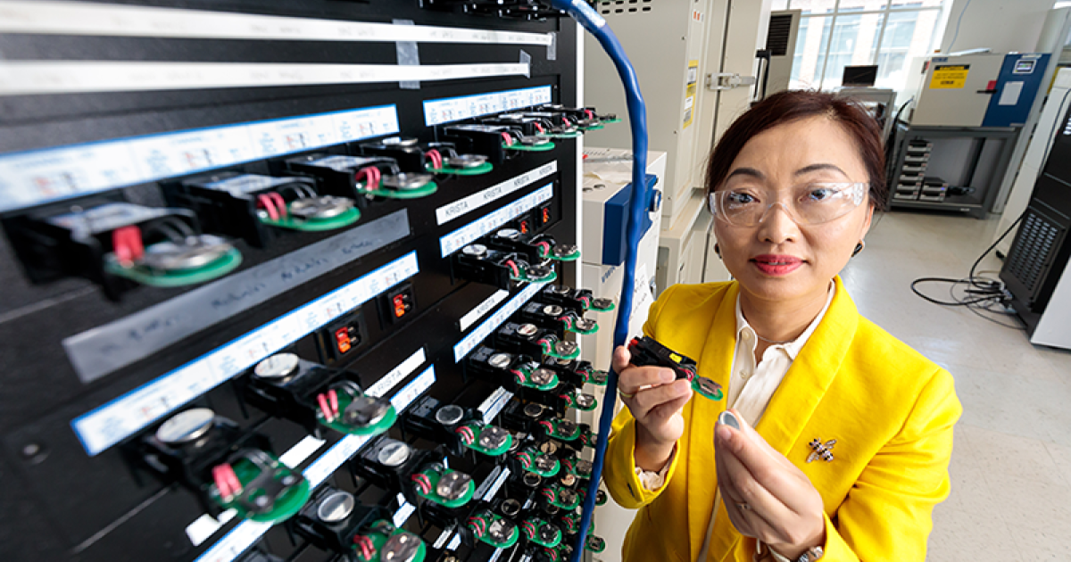 Researchers zoom in on battery wear and tear | Pritzker School of ...