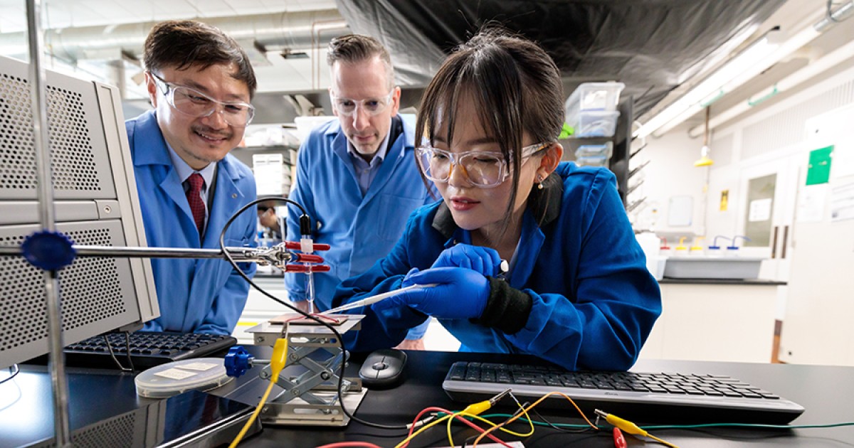 Tiny sensors rapidly detect “forever chemicals” in water | Pritzker ...